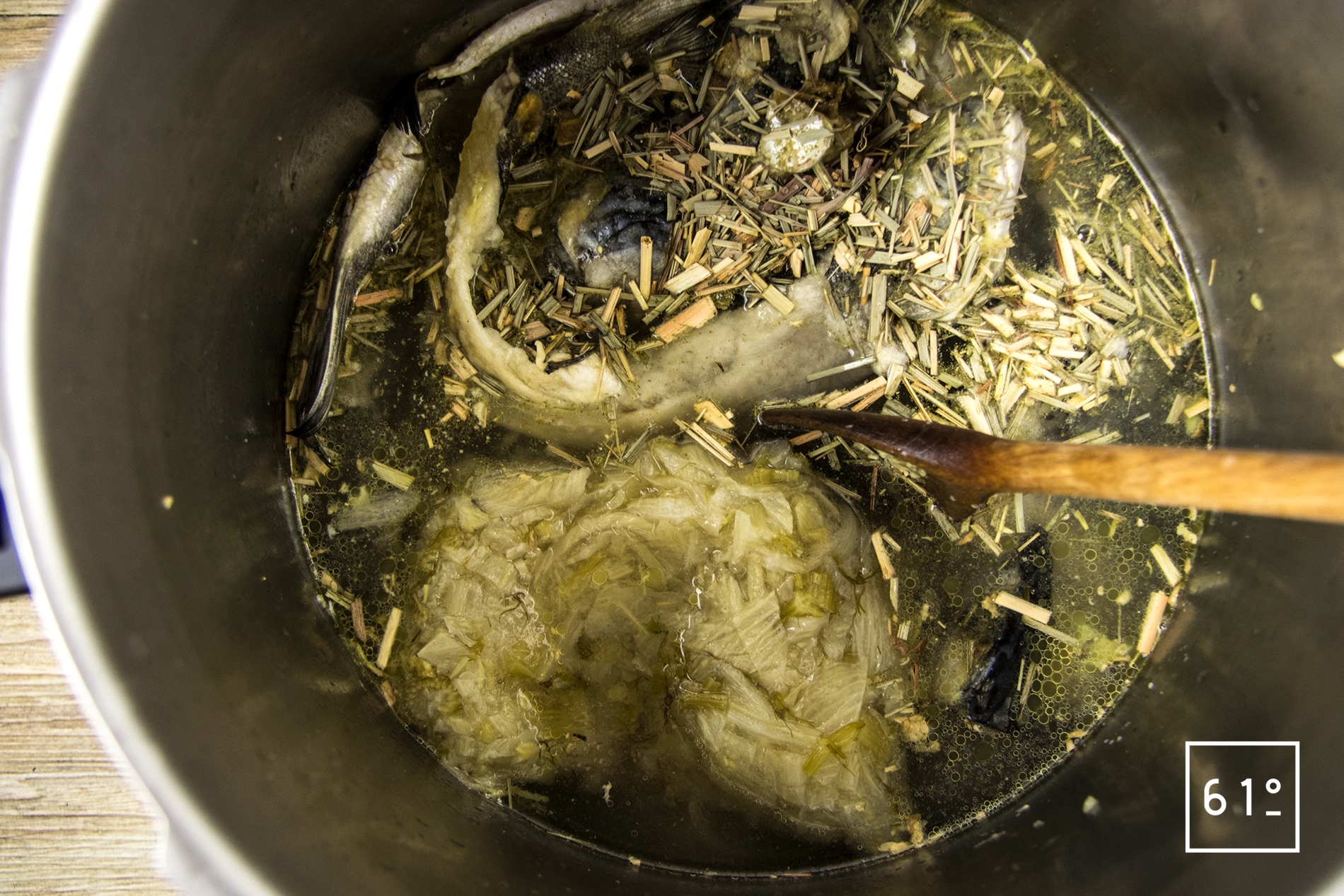 Fumet de tête de poisson et fenouil | Recette | 61°Degrés