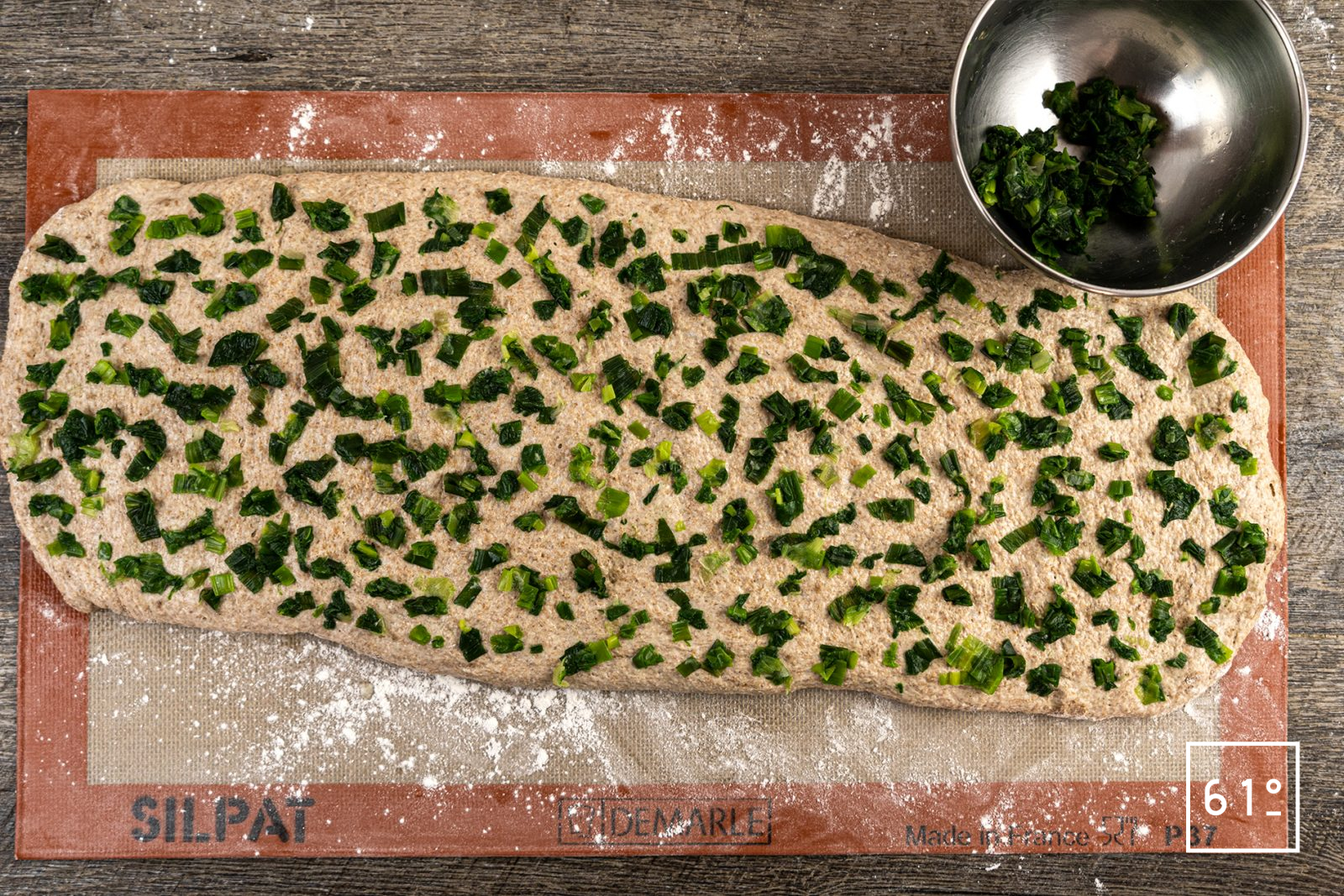 Pain complet aux fanes d’oignons | Recette | 61°Degrés