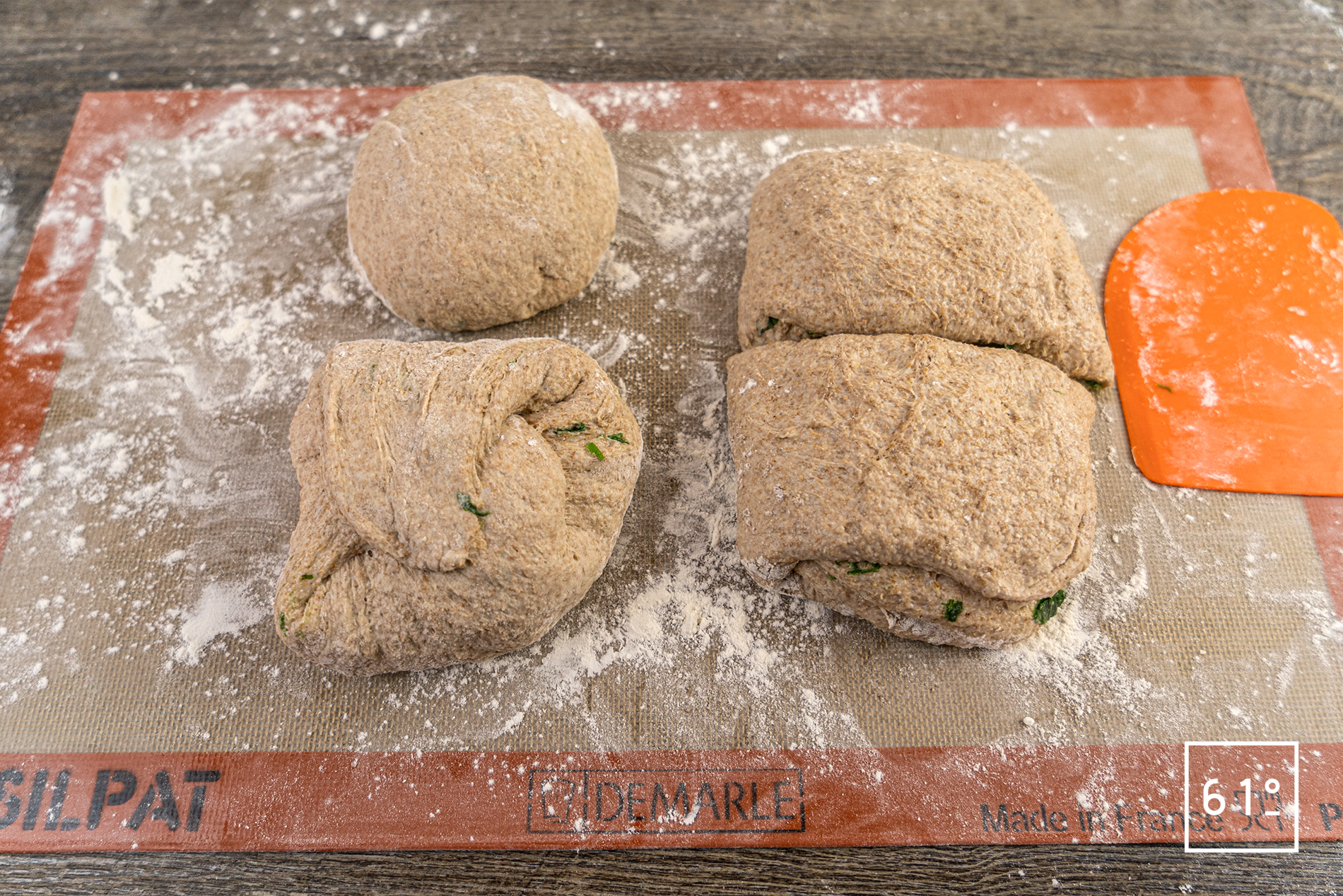 Pain complet aux fanes d’oignons | Recette | 61°Degrés