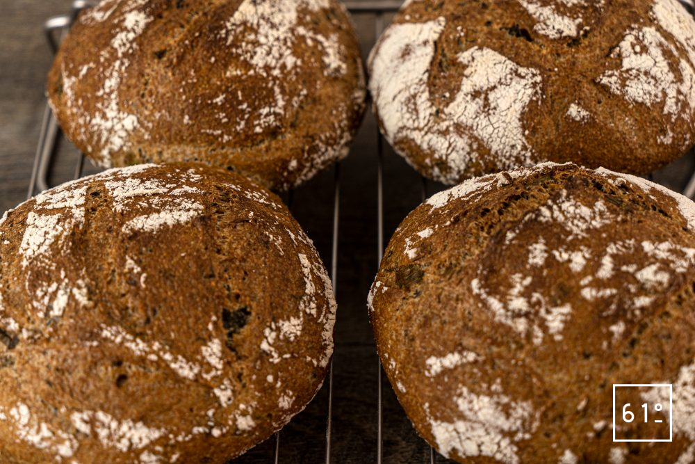 Pain complet aux fanes d’oignons | Recette | 61°Degrés