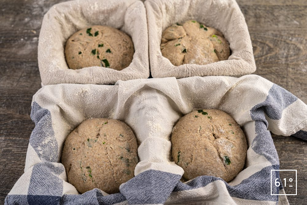 Pain complet aux fanes d’oignons | Recette | 61°Degrés