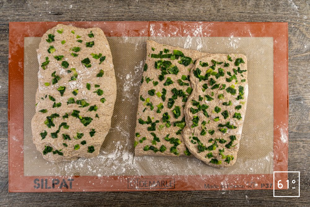 Pain complet aux fanes d’oignons | Recette | 61°Degrés