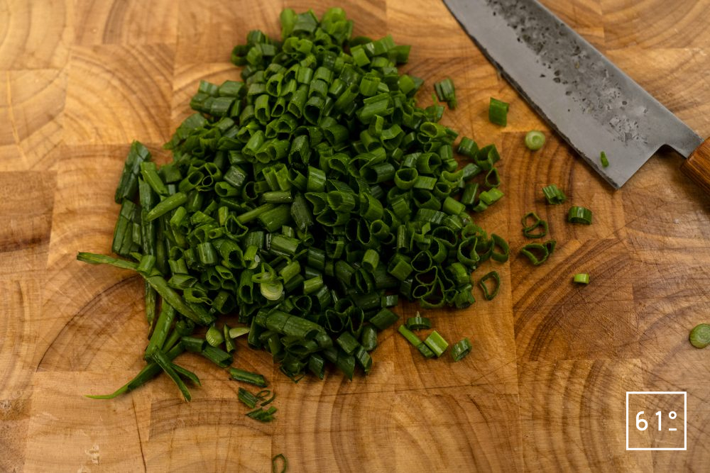 Huile verte de tiges d’oignon nouveau | Recette | 61°Degrés