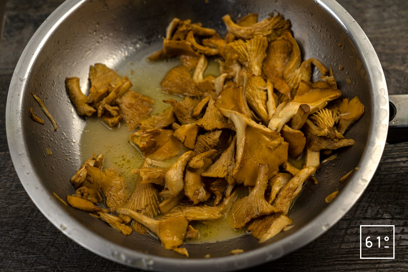 Girolles en infusion, cancoillotte et parmesan | Recette | 61°Degrés